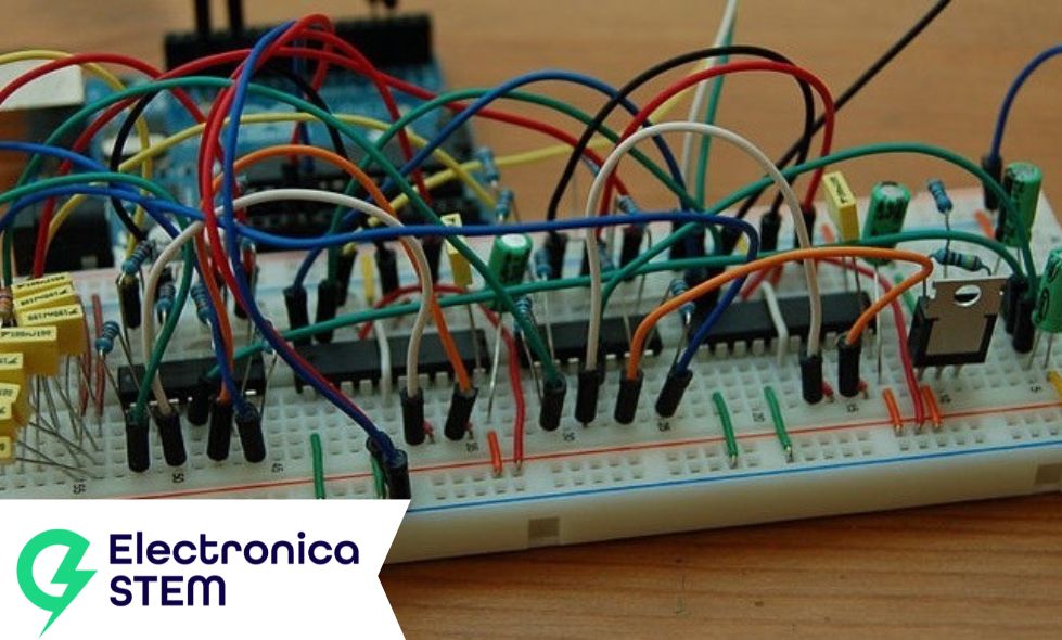 ¿Qué es un protoboard y por que es clave en robótica educativa ...